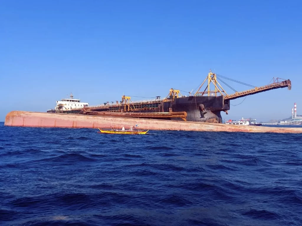 2 vessels collide off Corregidor: 1 dead; 18 rescued – Metro Sun Daily