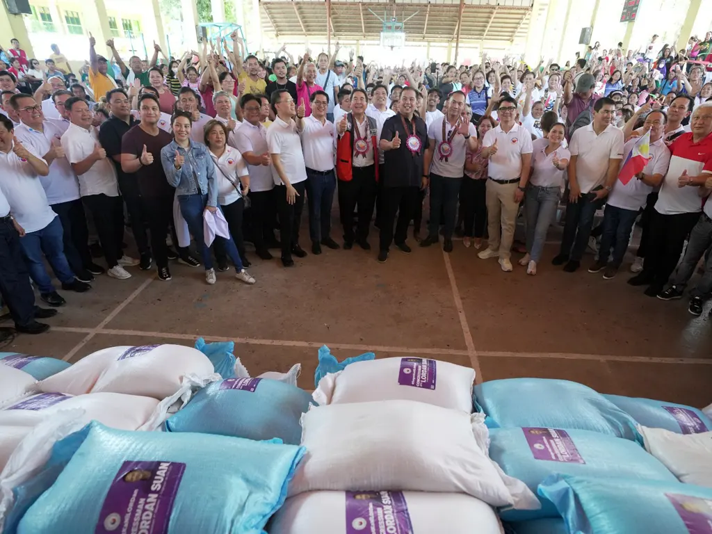 3,000 CDO beneficiaries from vulnerable sectors receive rice, cash aid ...